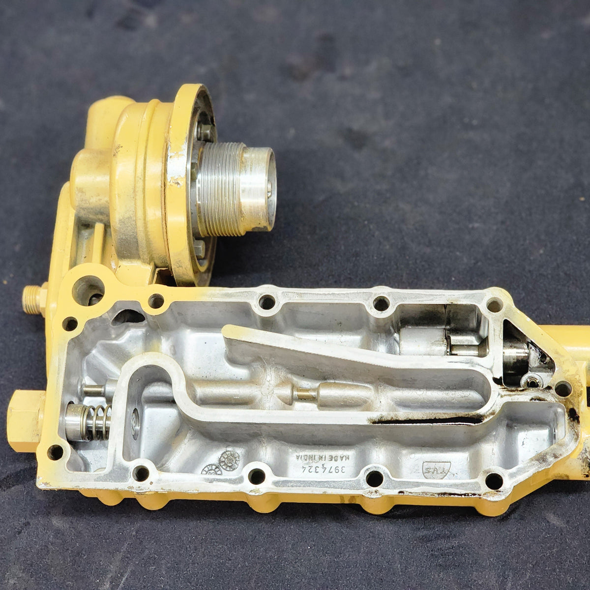 Cummins ISL 8.3L Diesel Engine Oil Filter Base Cooling Cover 3974324 F ...